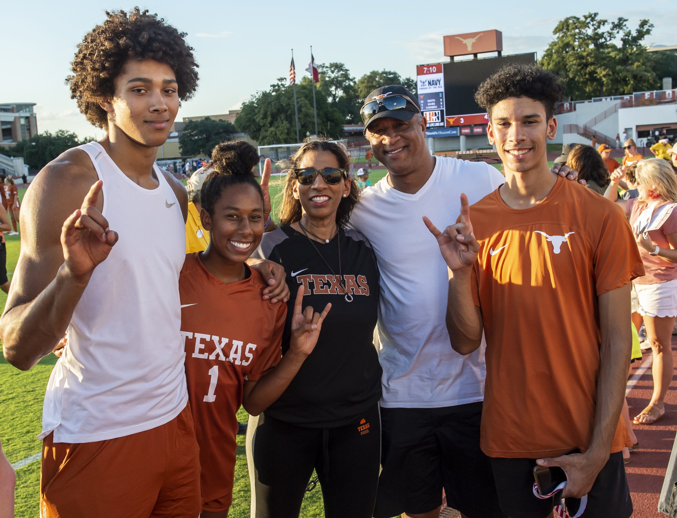 20190908utsoccerva&mcc-1-1-12 - Horns Illustrated