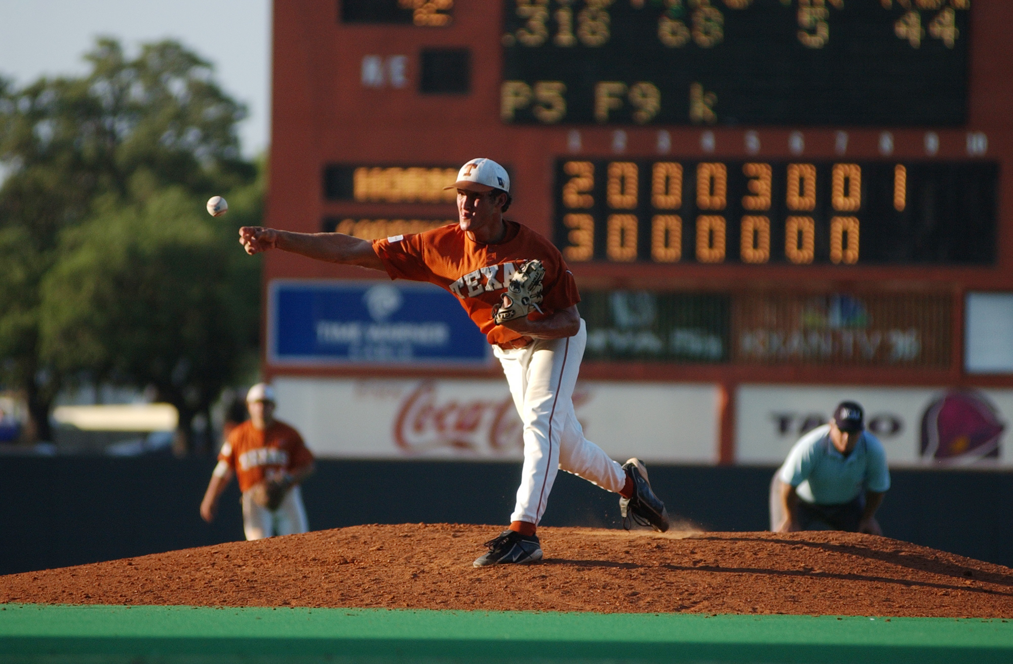Fans honor Greg Swindell, Huston Street among college baseball’s best ...