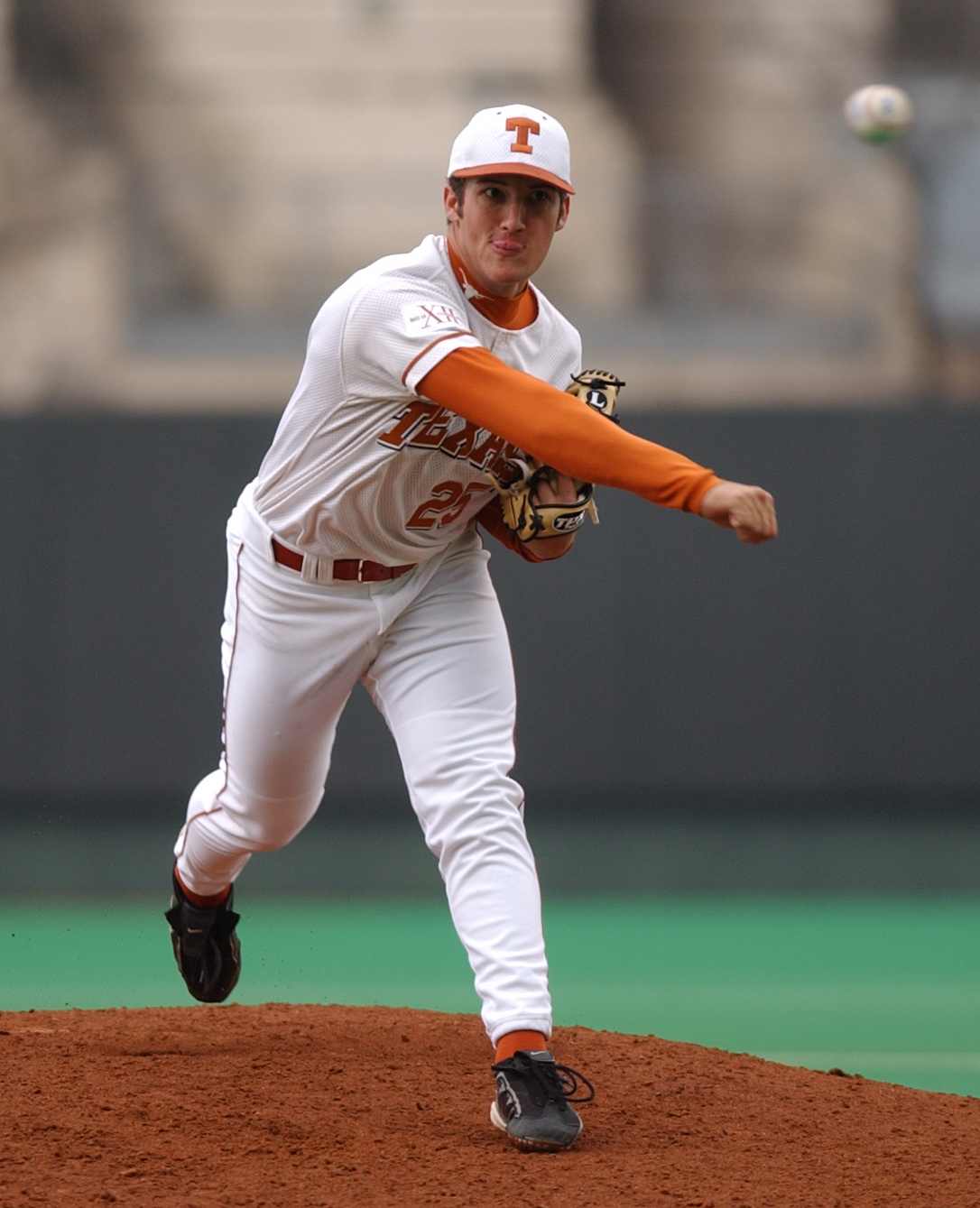 Fans honor Greg Swindell, Huston Street among college baseball’s best ...