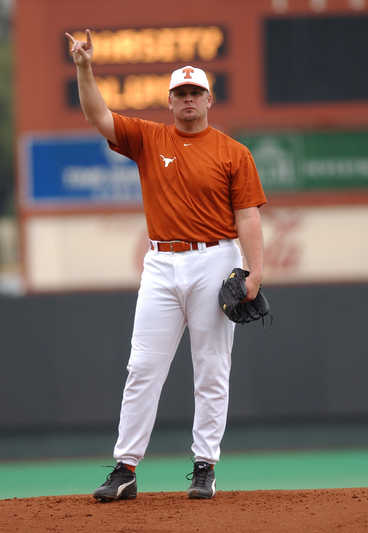 Fans honor Greg Swindell, Huston Street among college baseball’s best ...