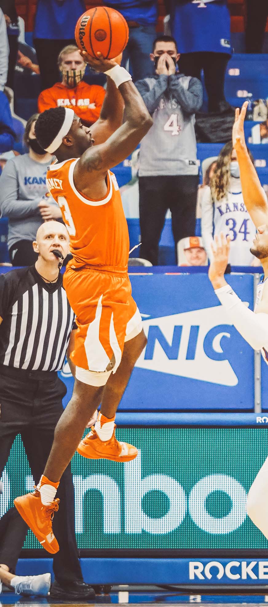 courtney ramey off balance shot - Horns Illustrated