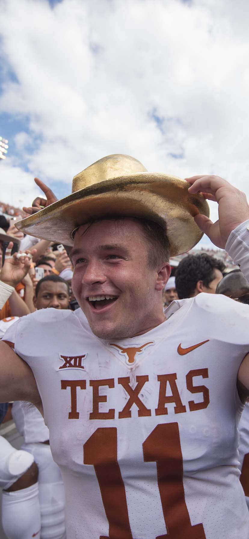 Sam Ehlinger OU Golden Hat - Horns Illustrated
