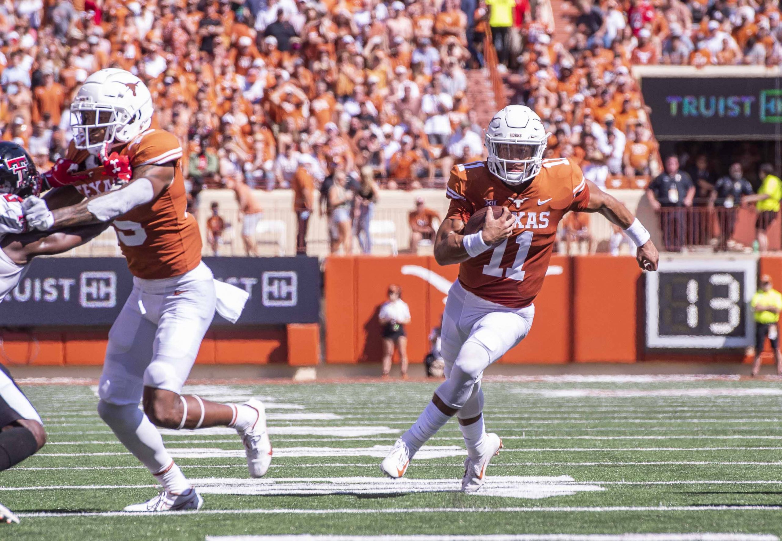 Casey Thompson decides to run - Horns Illustrated