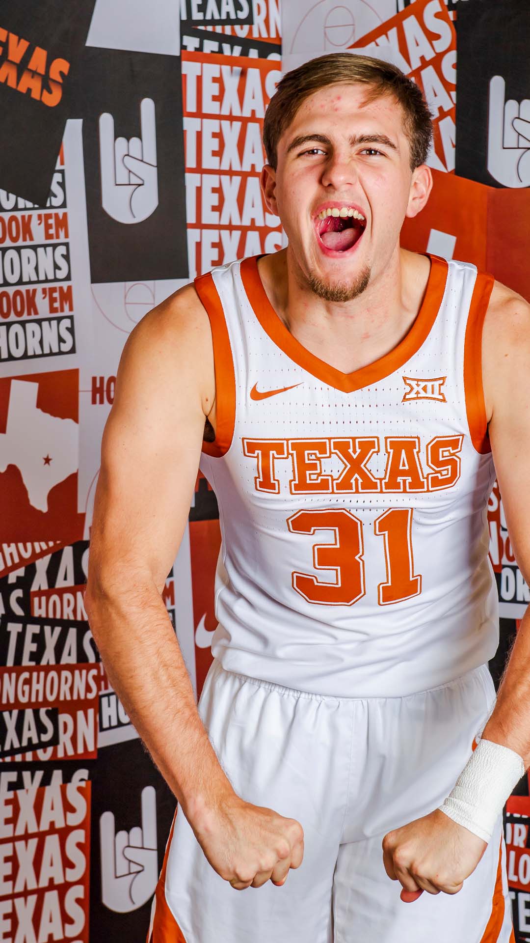 #31 Gavin Perryman - Horns Illustrated