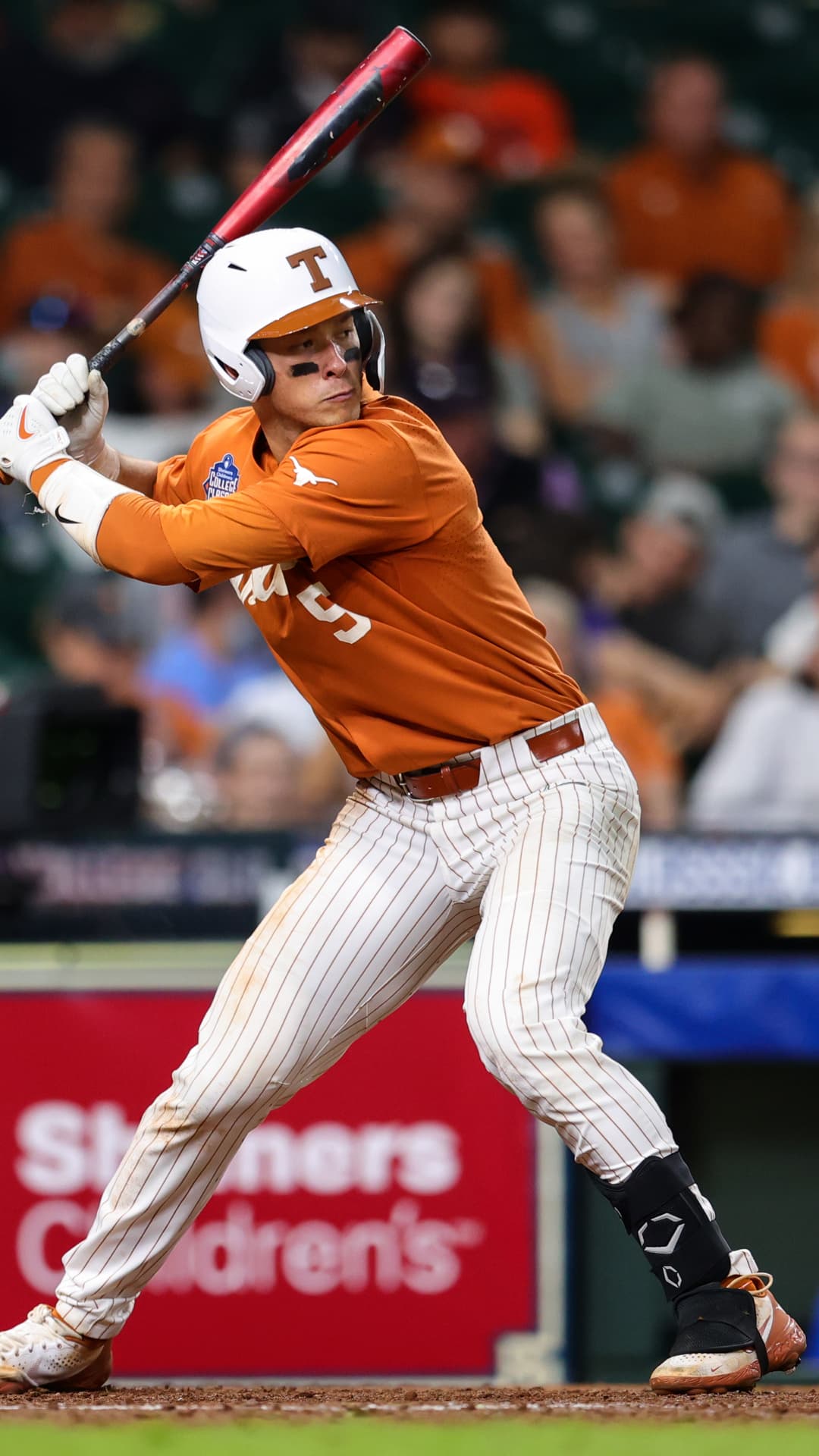 #5 Skyler Messinger at Bat - Horns Illustrated