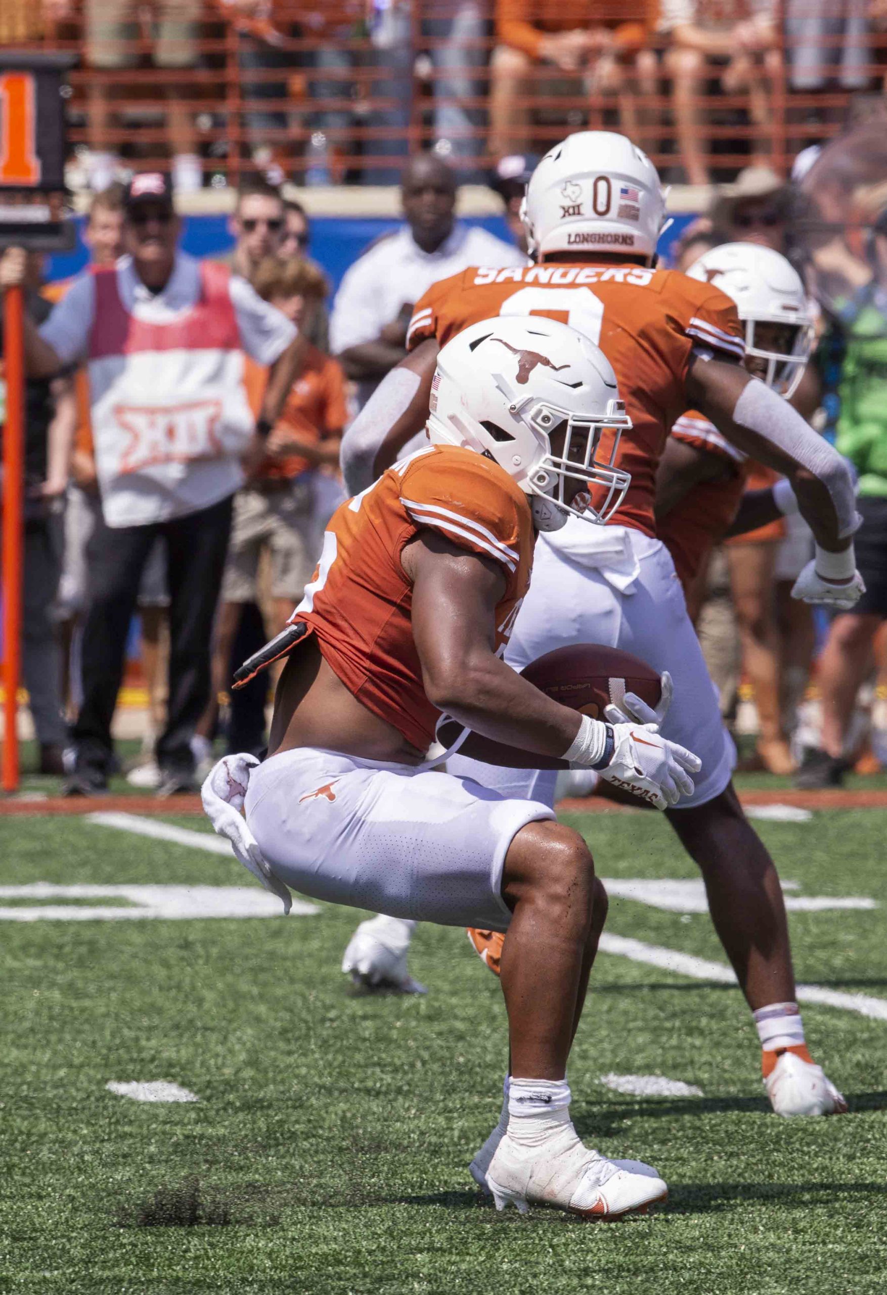 Texas vs Alabama Field-Level Photo Gallery - Horns Illustrated