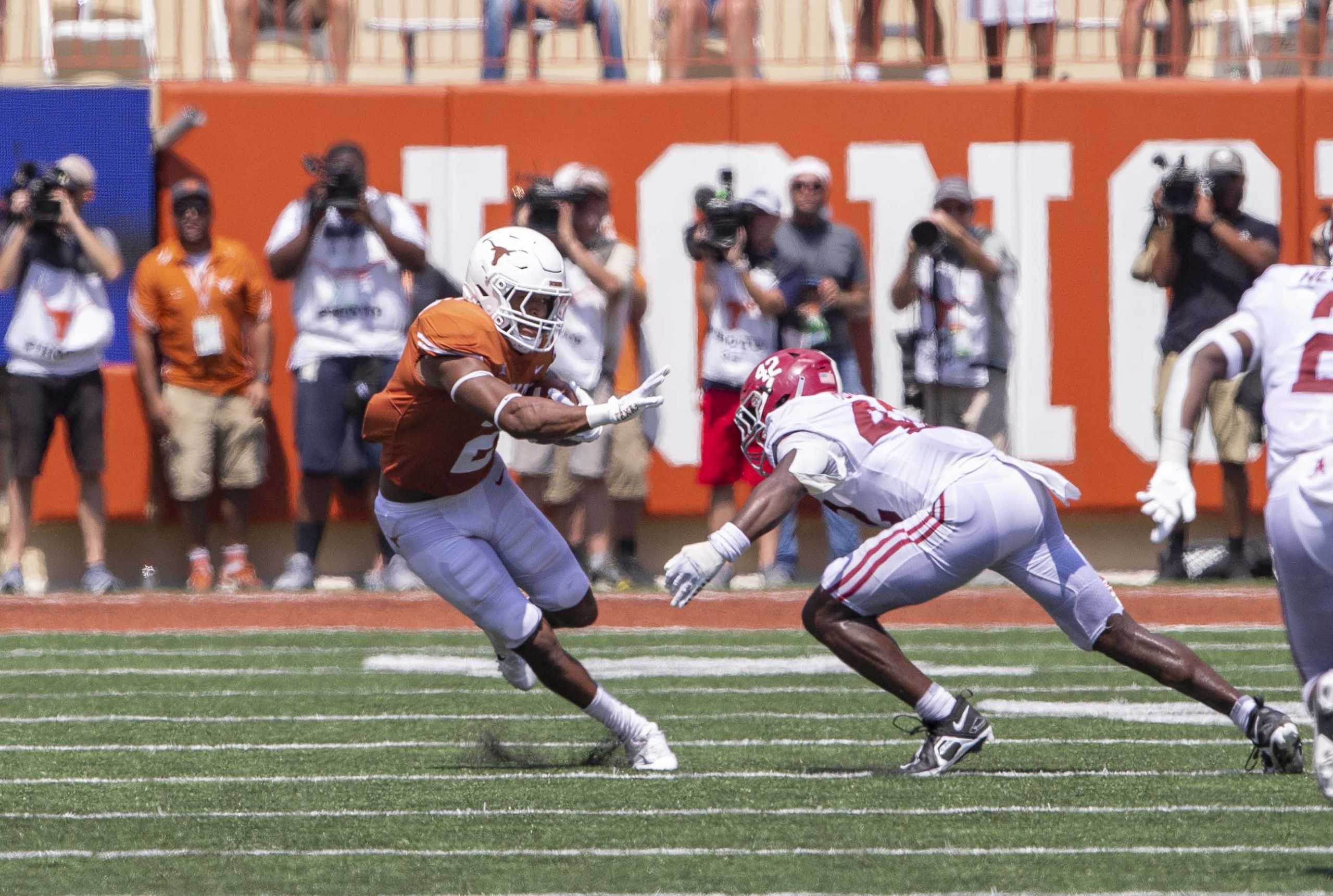 Texas vs Alabama Field-Level Photo Gallery - Horns Illustrated