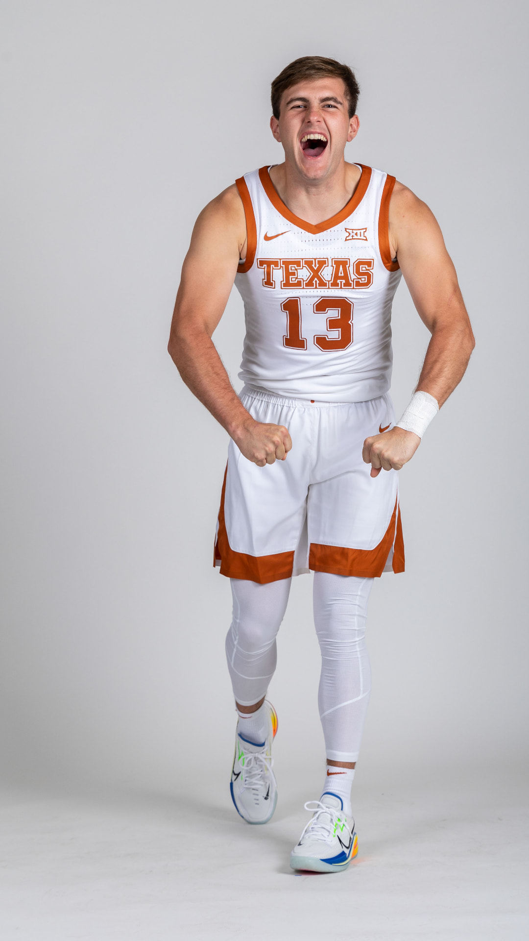 13 Gavin Perryman striking a pose - Horns Illustrated