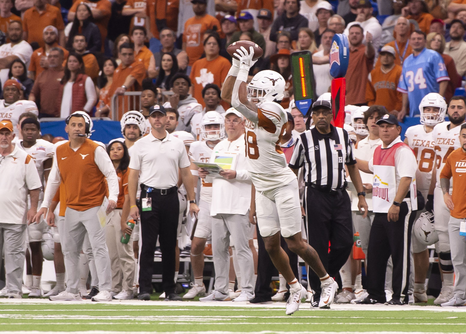 No 88 Casey Cain pass reception - Horns Illustrated